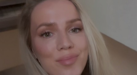 Sångerskan Liis Lemsalu, som väntar barn, gör reklam för ...